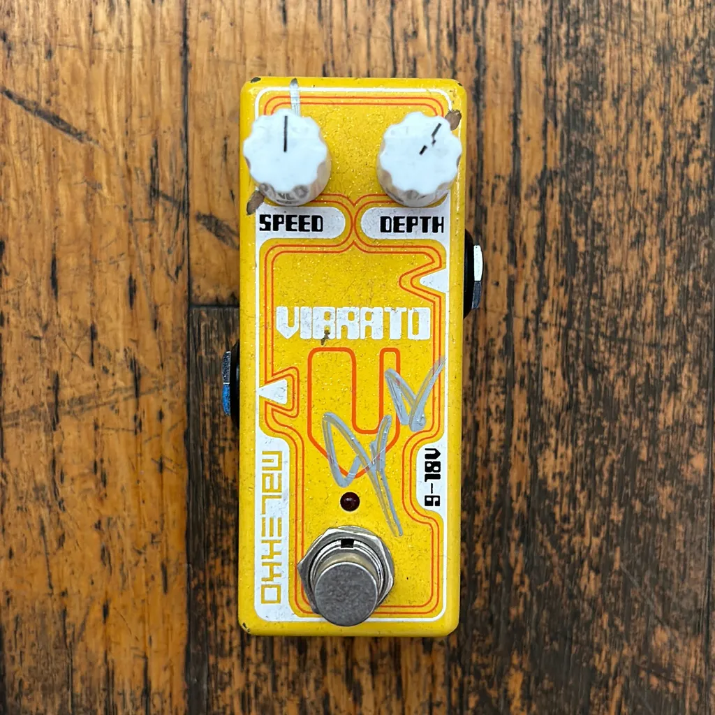 Malekko mini vibrato pedal | Ghostnote